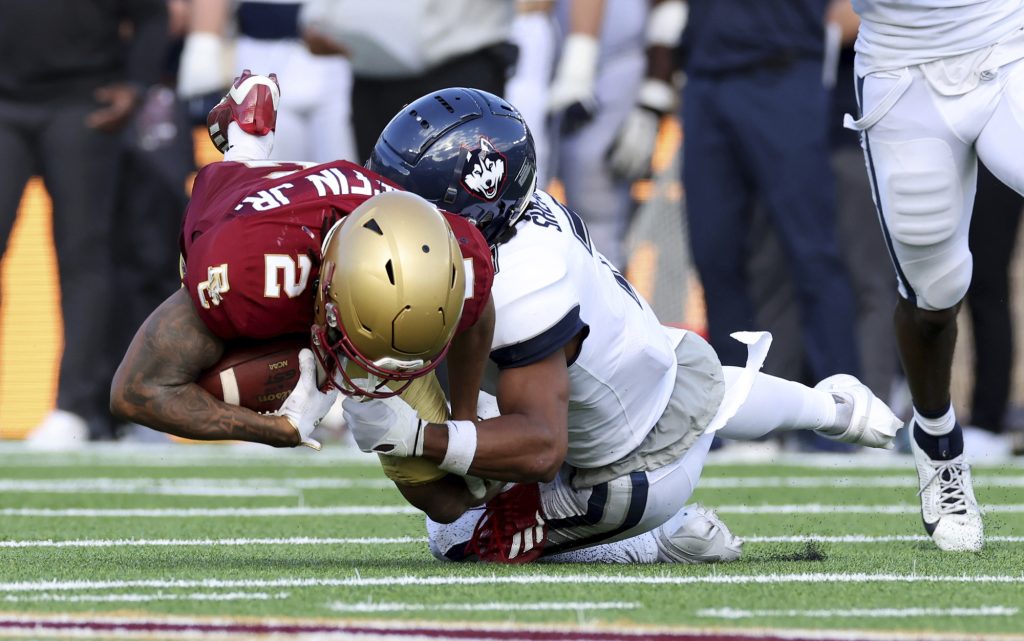 Kye Robichaux runs for 2 TDs; BC outlasts UConn 21-14 for 4th straight ...